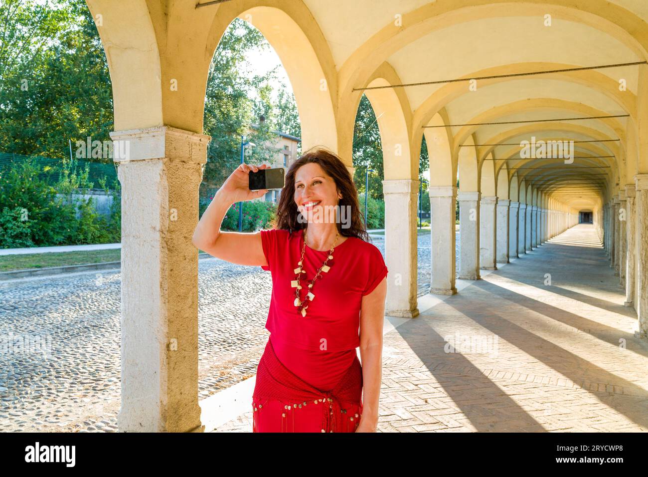 Female tourist travel selfie hi-res stock photography and images - Alamy