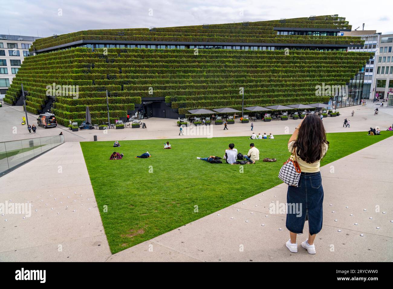 Grüne Fassade, aus über 30.000 Hainbuchen, die eine gut 8 Kilometer ...