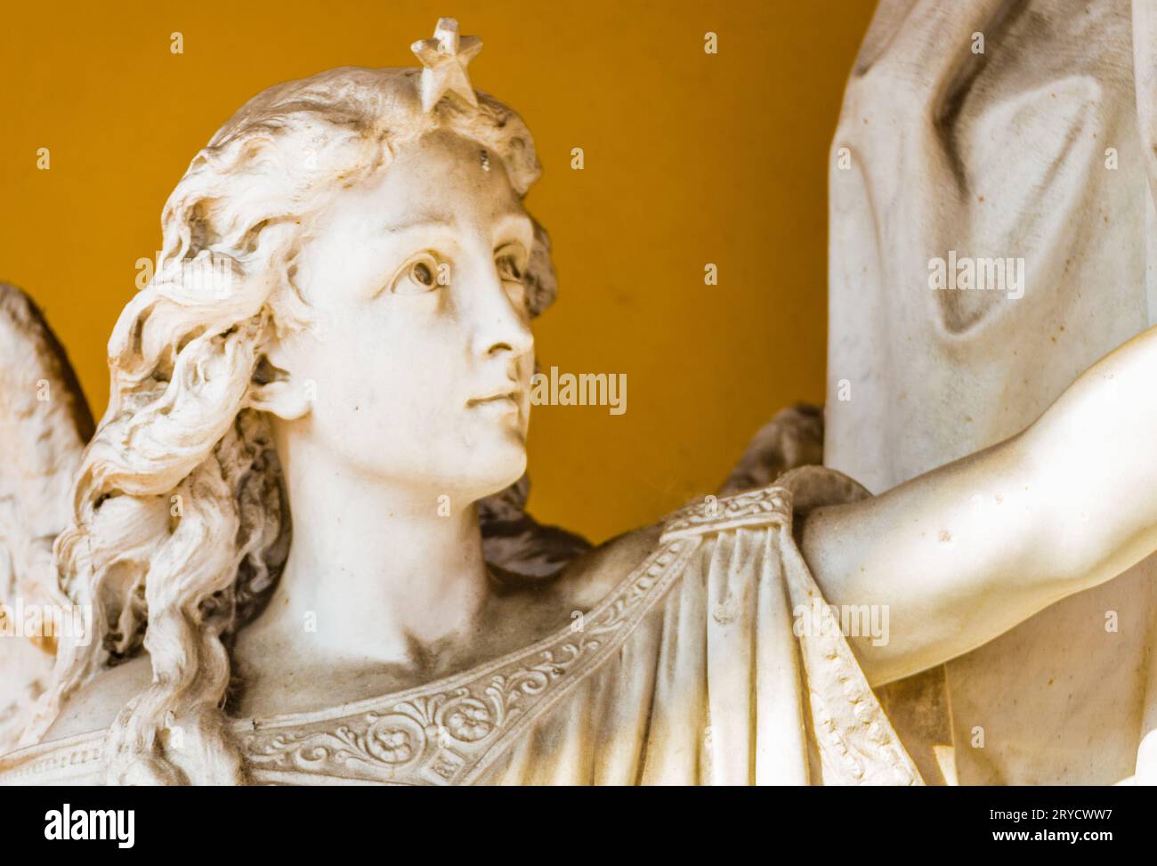 White marble angel hi-res stock photography and images - Alamy