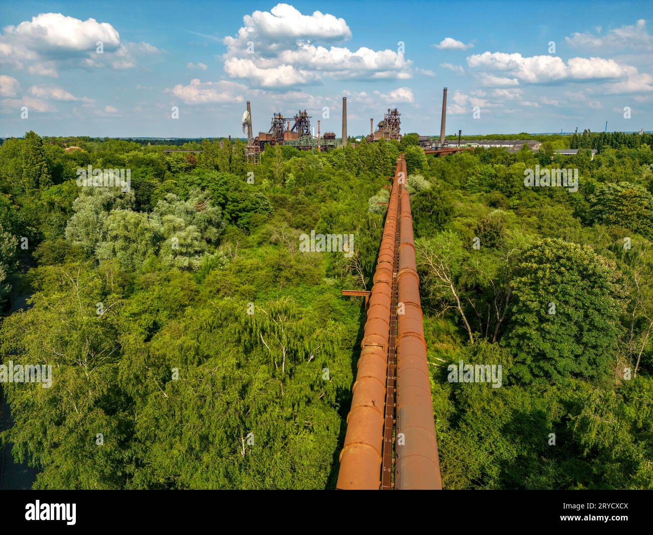 Der Landschaftspark Duisburg Nord, doppelte Hochofengasleitung von ...