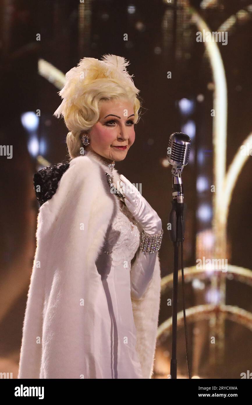 Wanda osiris hi-res stock photography and images - Alamy