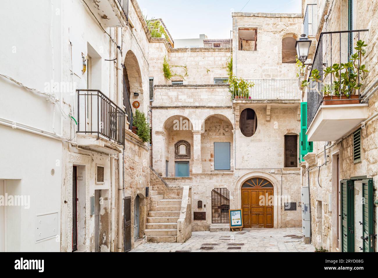 Typical alleyway of old Italian village Stock Photo - Alamy