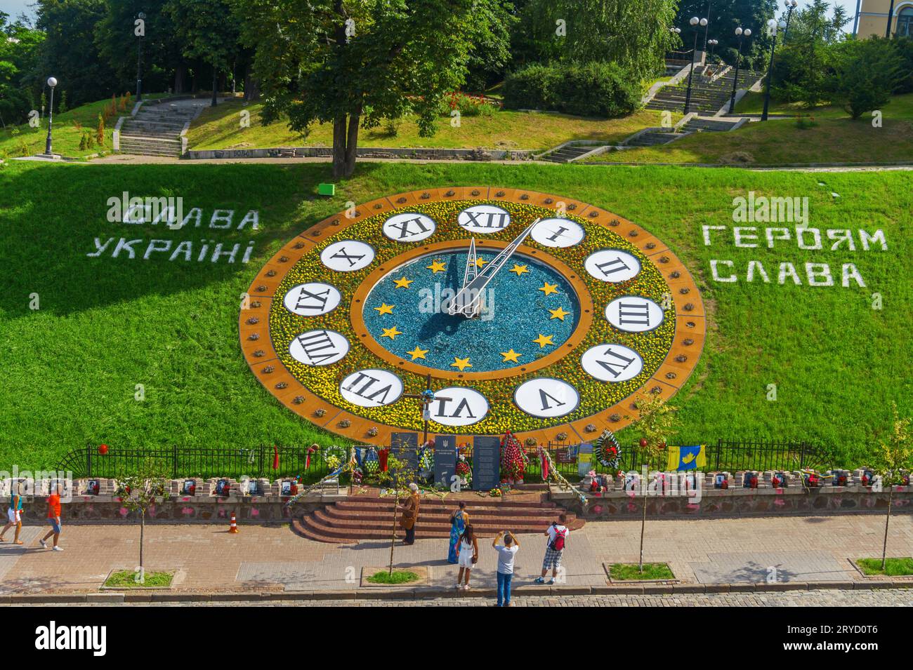 Floral clock hi-res stock photography and images - Alamy