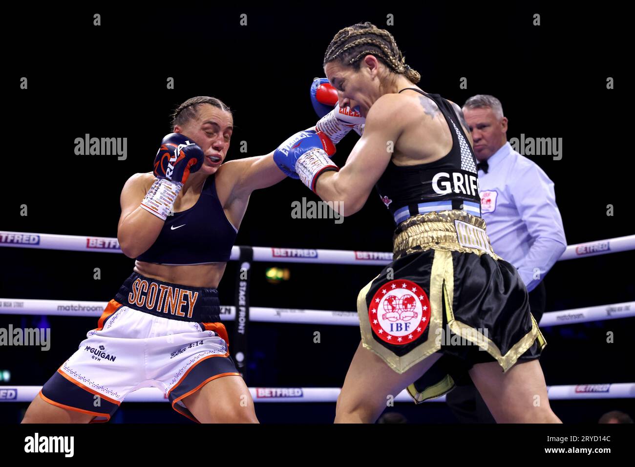 Ellie Scotney (left) and Laura Soledad in action during the IBF Women’s ...