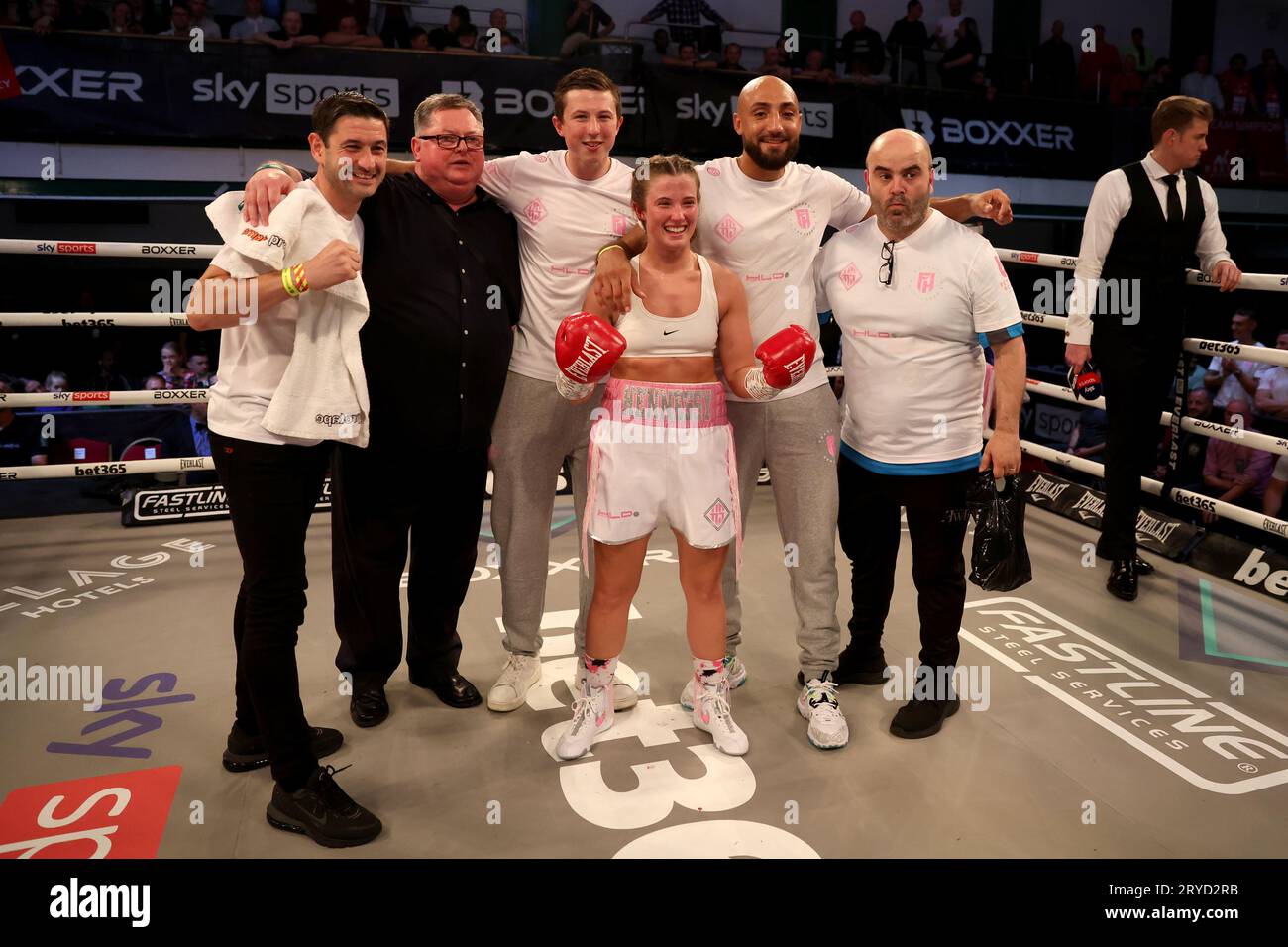 Francesca Hennessy celebrates after winning the Bantamweight fight ...