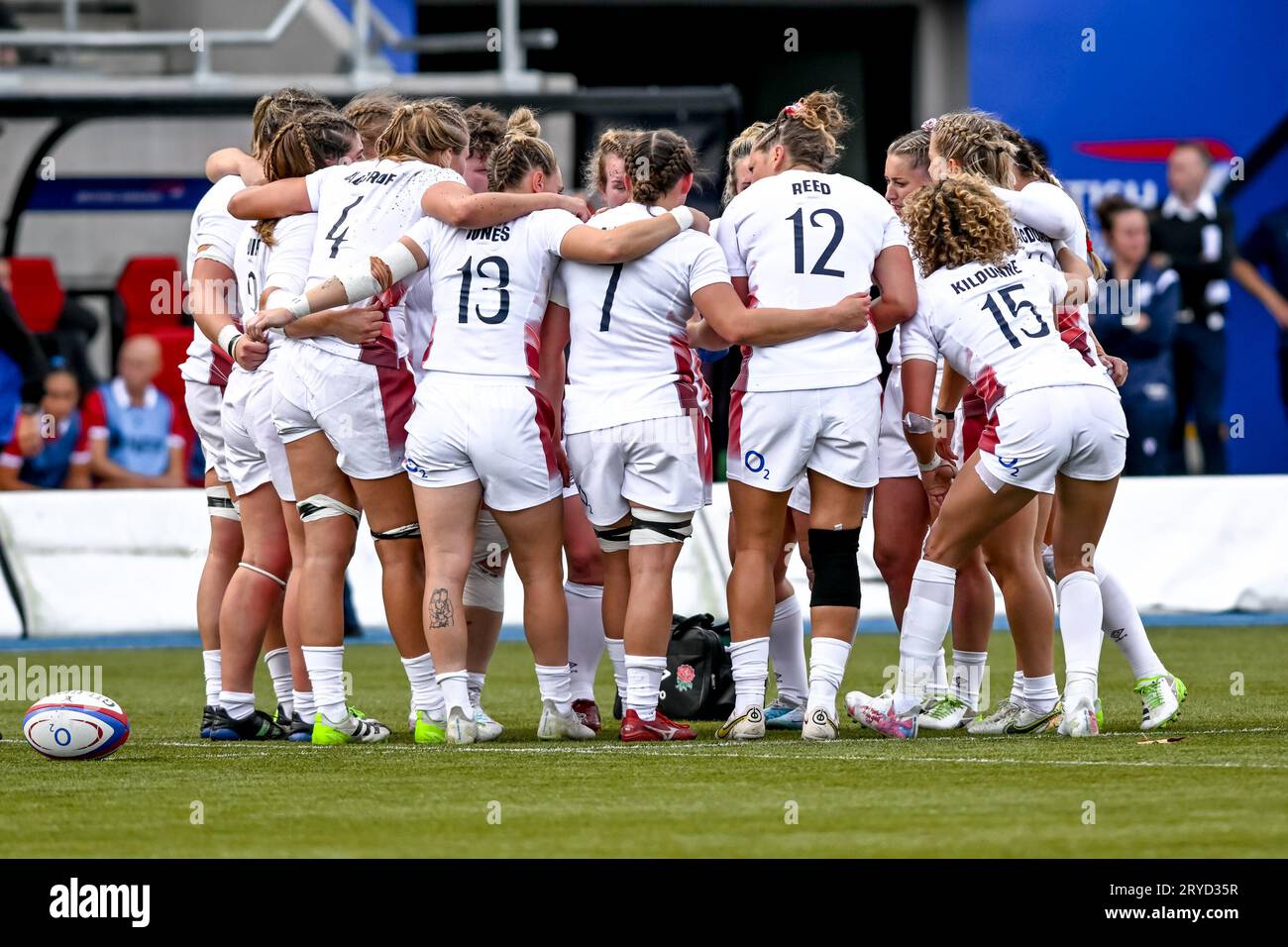 England rugby team huddle hi-res stock photography and images - Alamy