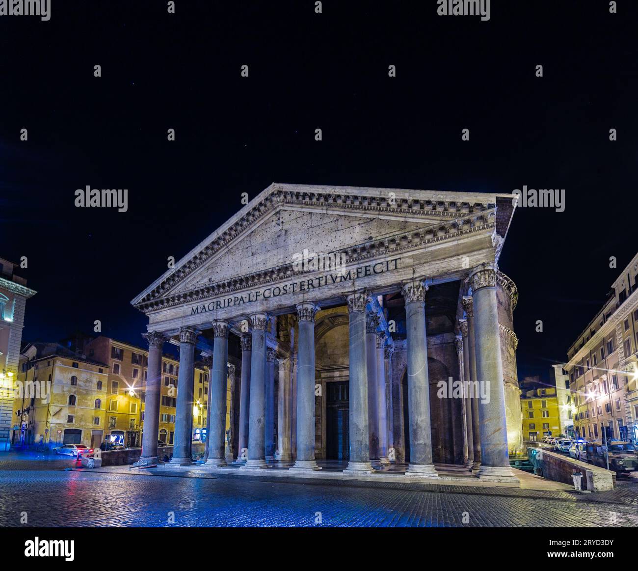 Square in Rome at night Stock Photo - Alamy