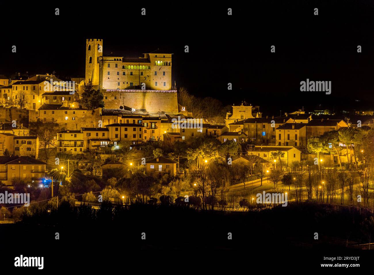 Medieval village on rocky hi-res stock photography and images - Alamy