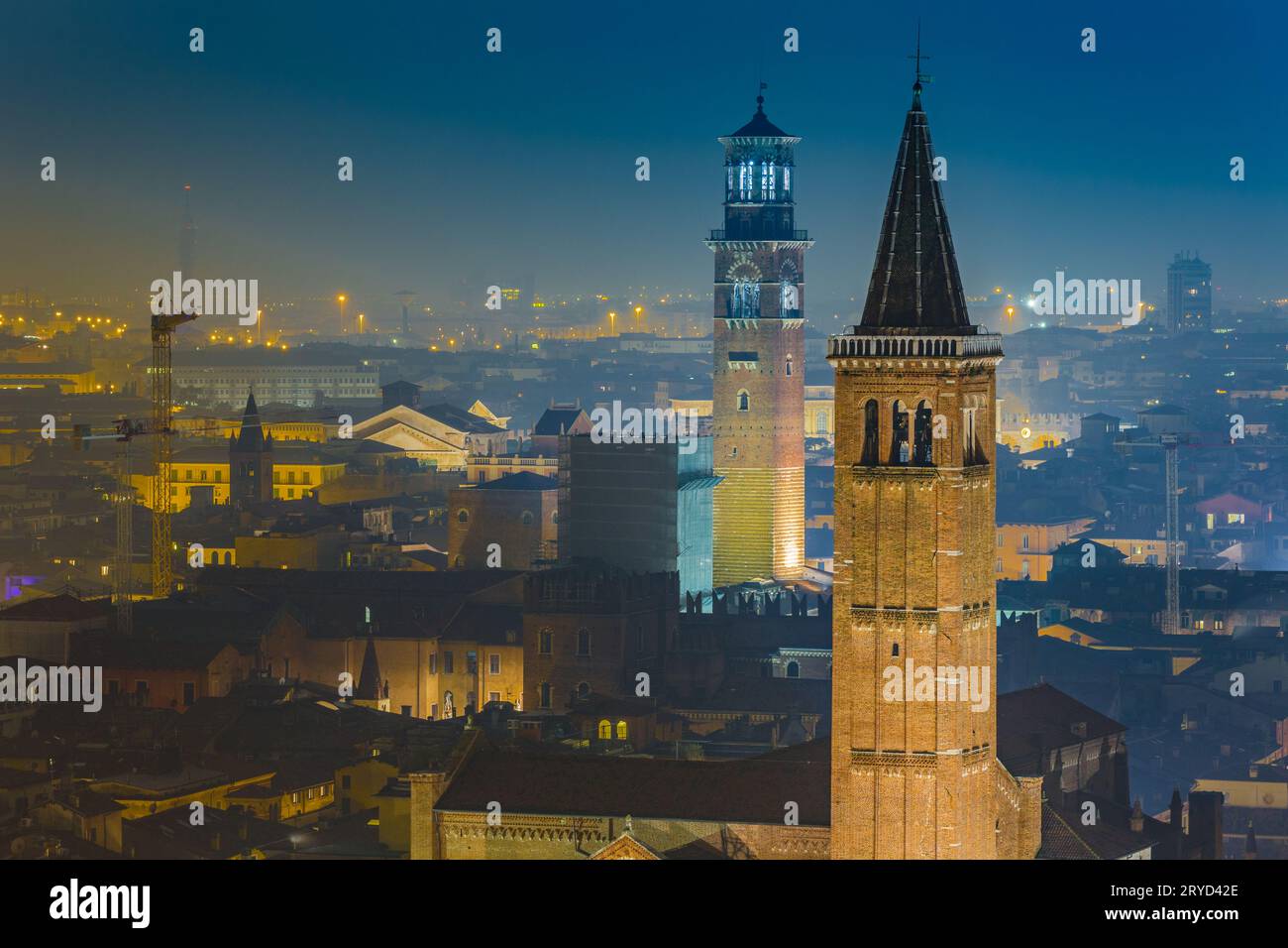 Night view verona hi-res stock photography and images - Alamy