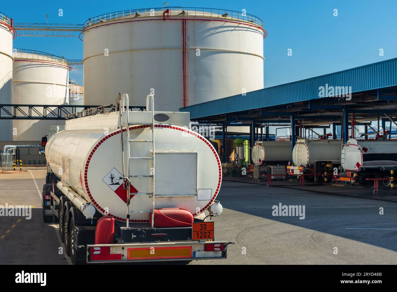 Crude Oil Tanker Truck