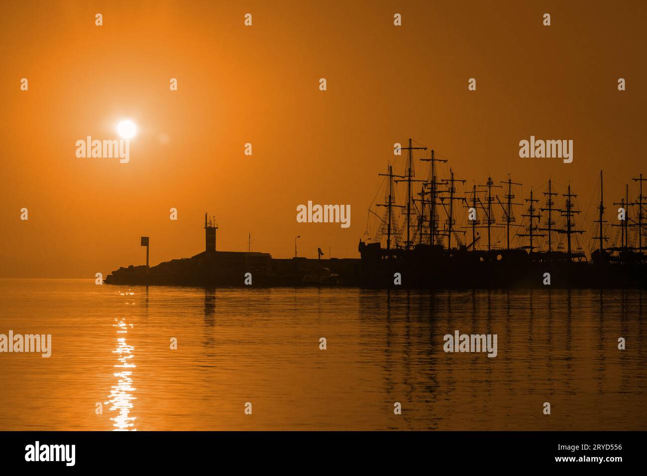Sailing into the sun hi-res stock photography and images - Alamy