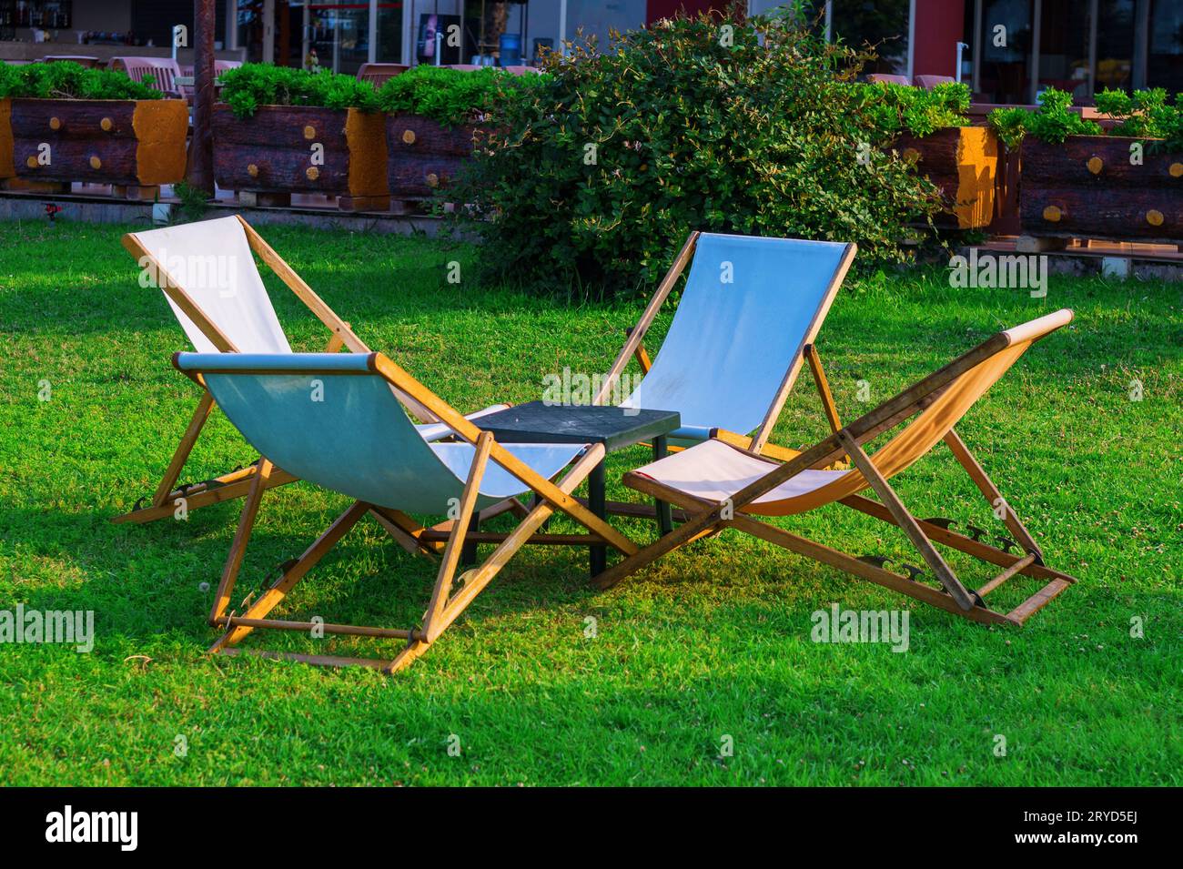 Traditional deck chairs hi-res stock photography and images - Alamy