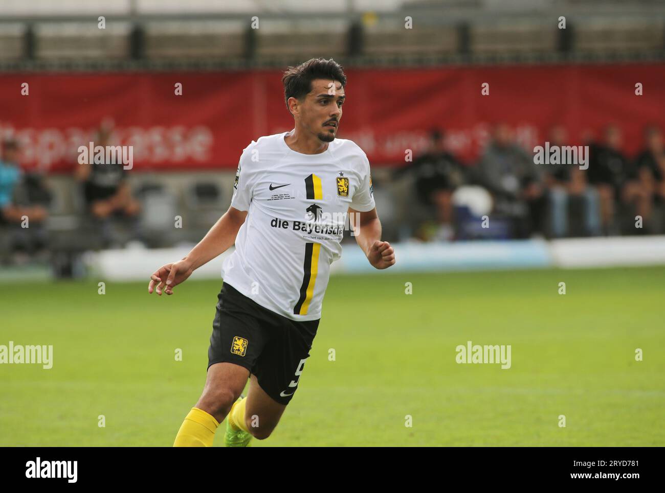 Eroll zejnullahu tsv 1860 munchen kopf hi-res stock photography and ...