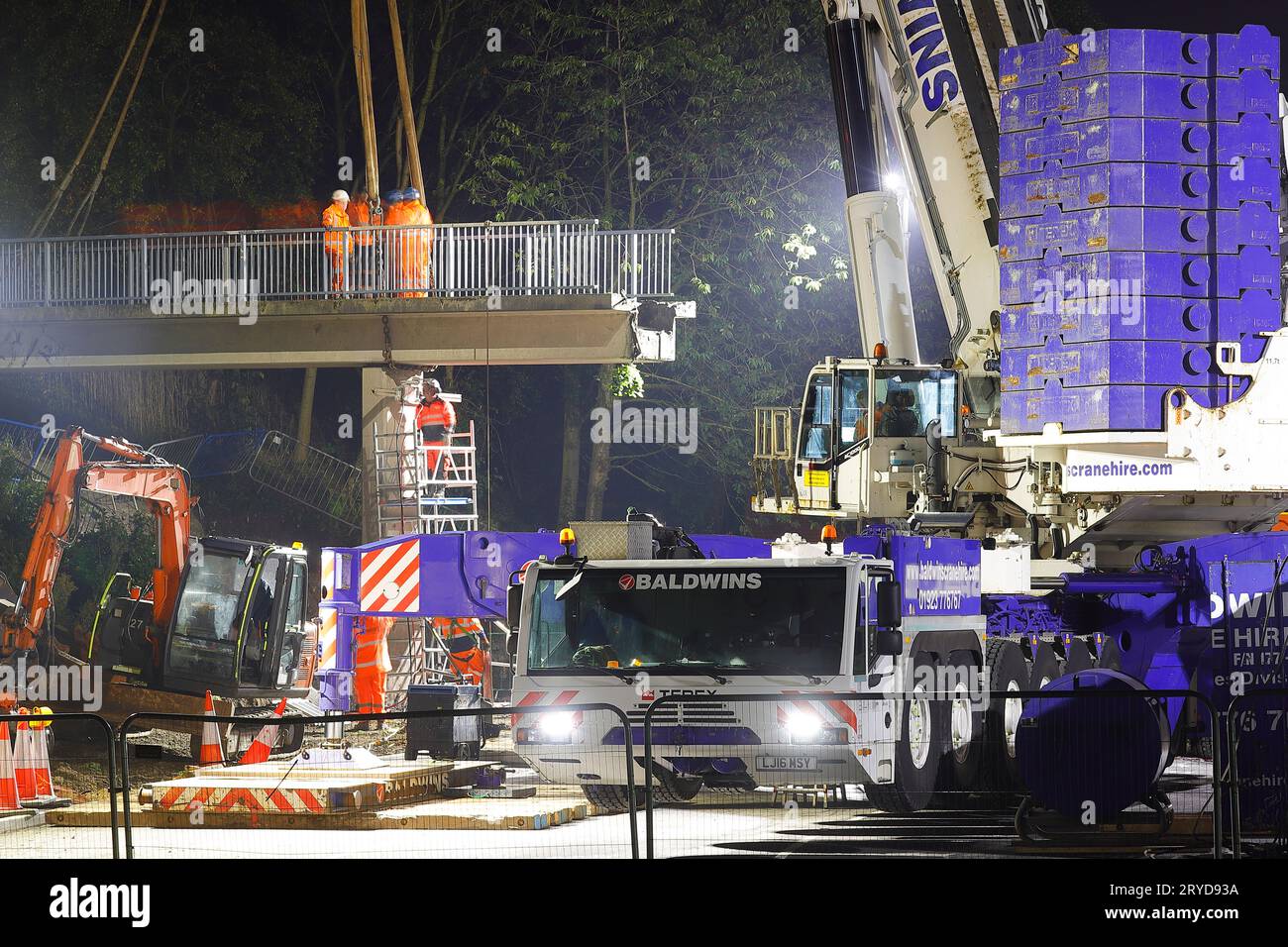 A 1000 tonne crane being used to remove a footbridge at Armley Gyratory ...