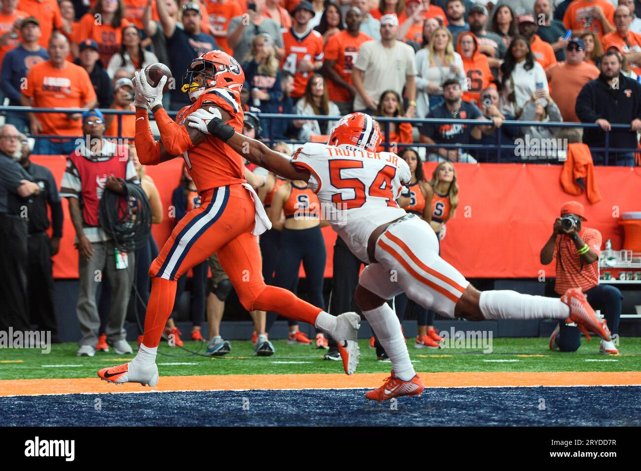 Syracuse running back LeQuint Allen Jr., left, catches a touchdown pass ...