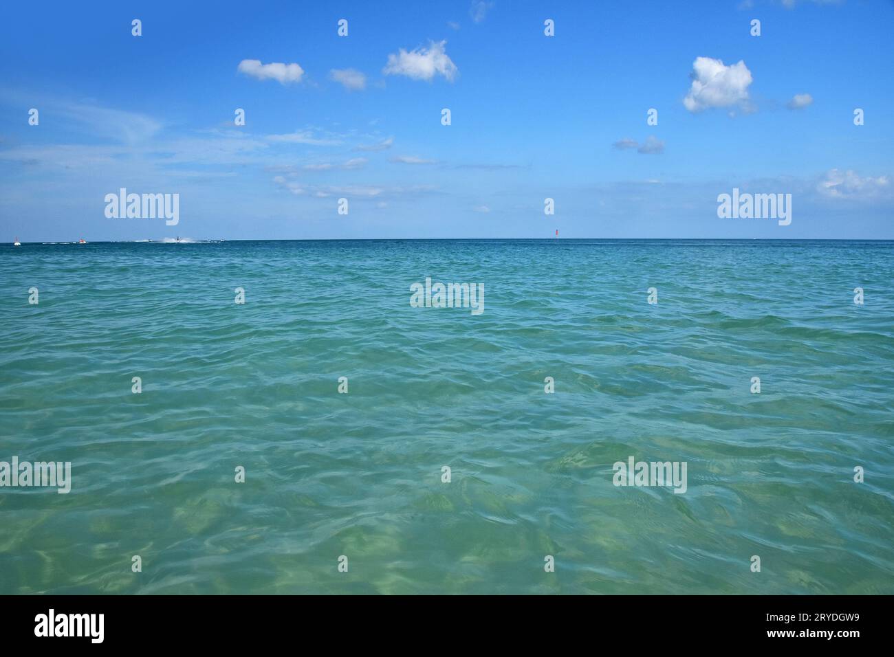 Water and horizon hi-res stock photography and images - Alamy