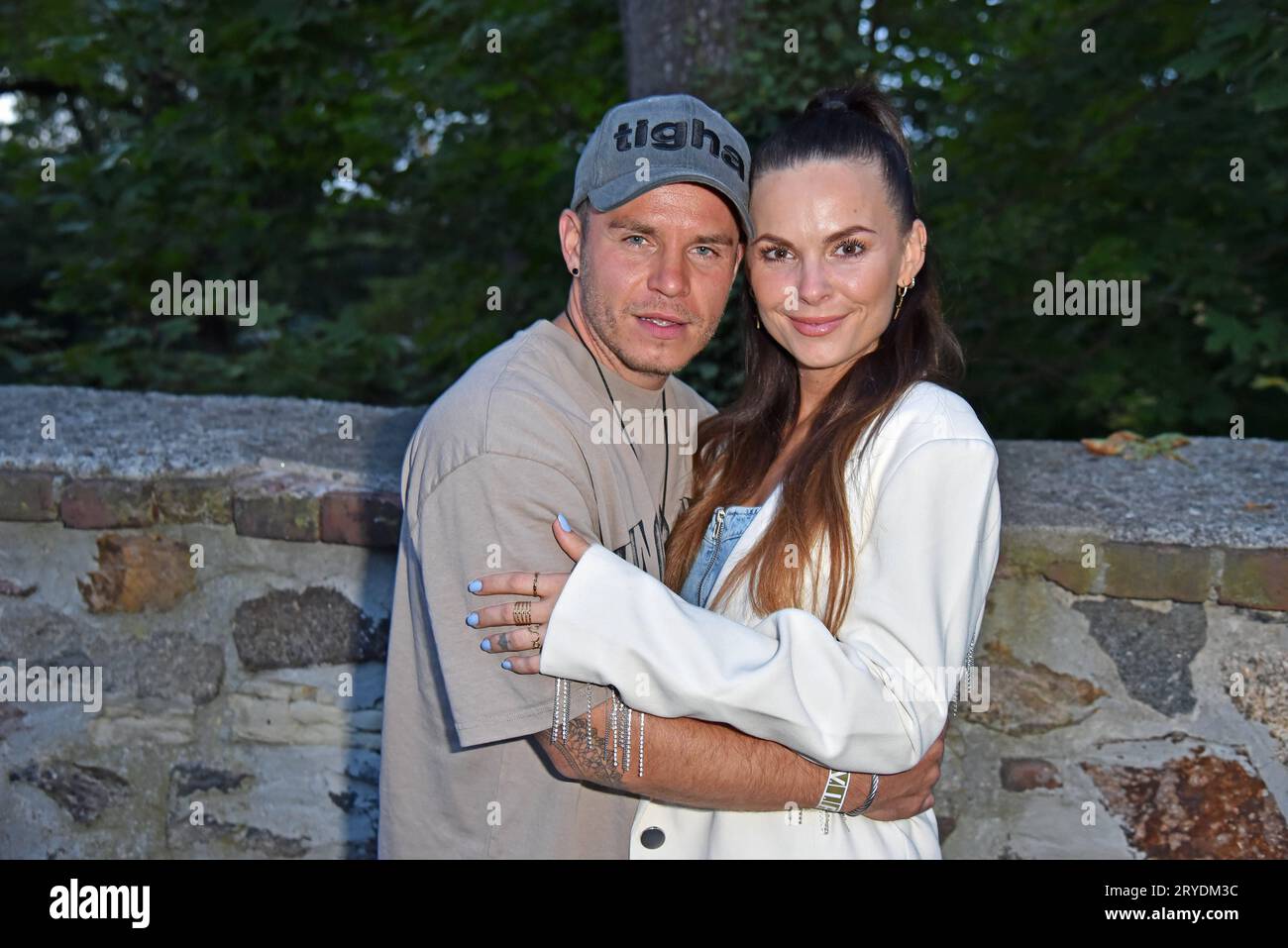 Henning Merten mit Ehefrau Denise Merten beim SCHLAGER BURG FESTIVAL in ...