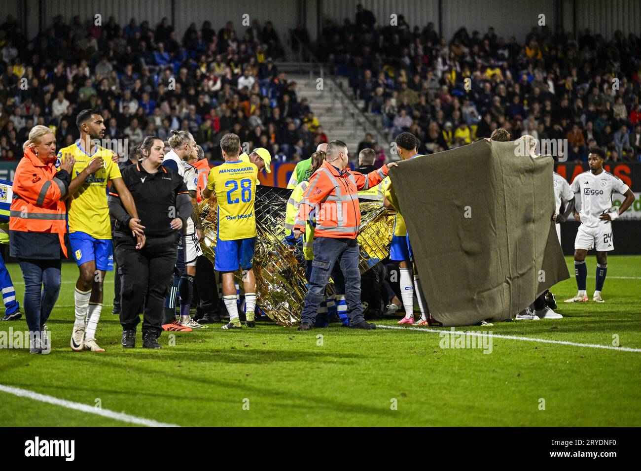 WAALWIJK - Serious injury to RKC Waalwijk goalkeeper Etienne Vaessen during the Dutch Eredivisie ...