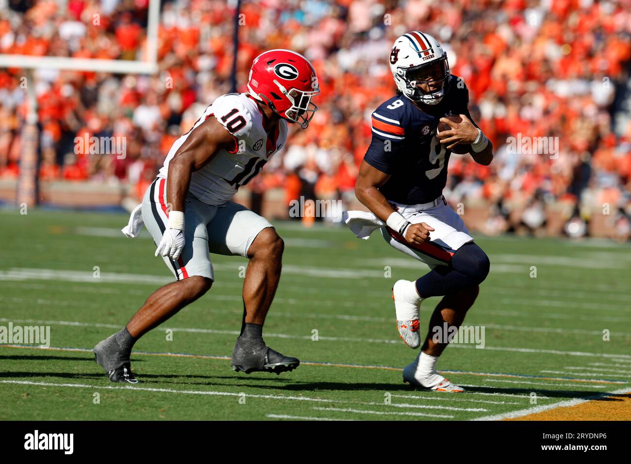 Auburn quarterback Robby Ashford (9) is forced out of bounds by Georgia ...