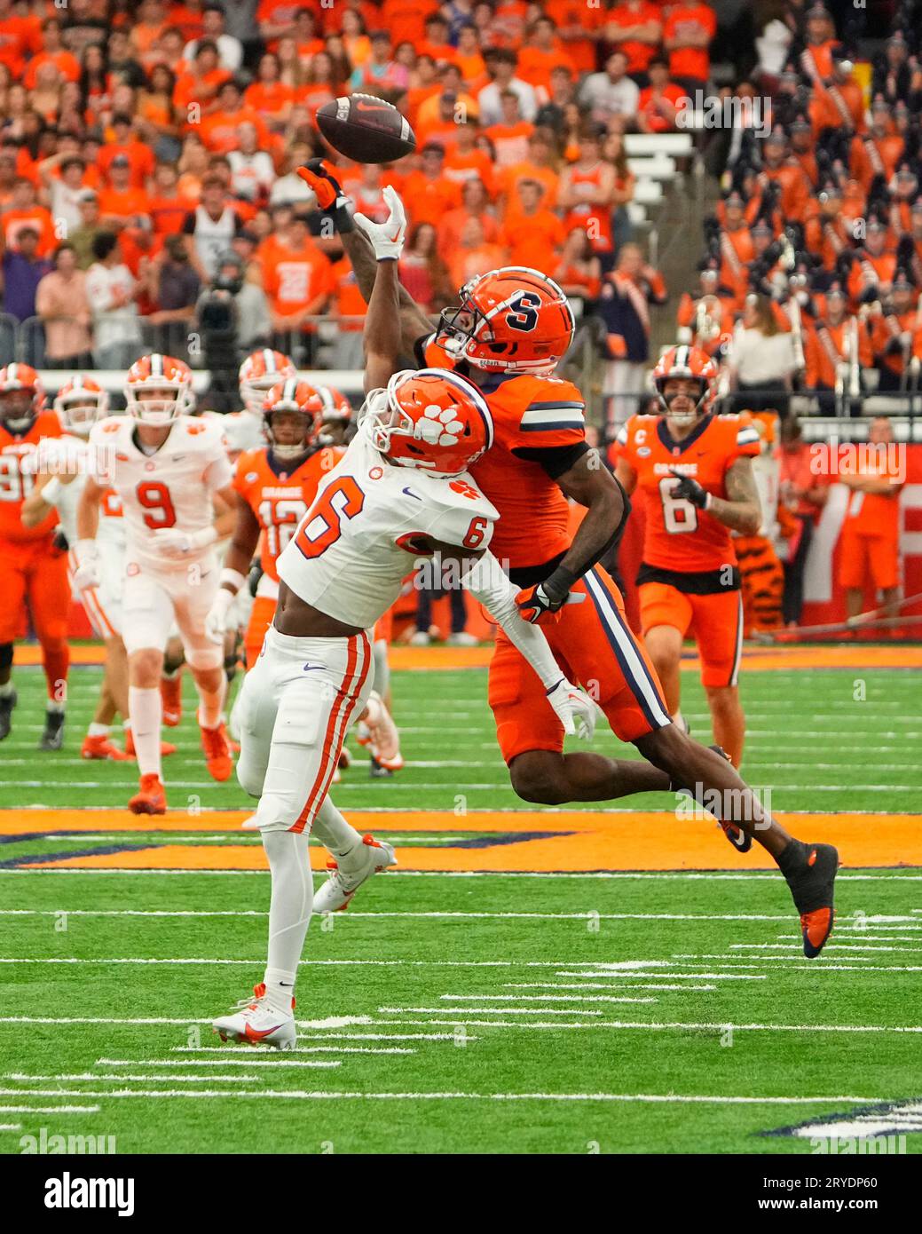 SYRACUSE, NY - SEPTEMBER 30: Syracuse Orange Defensive Back Alijah ...