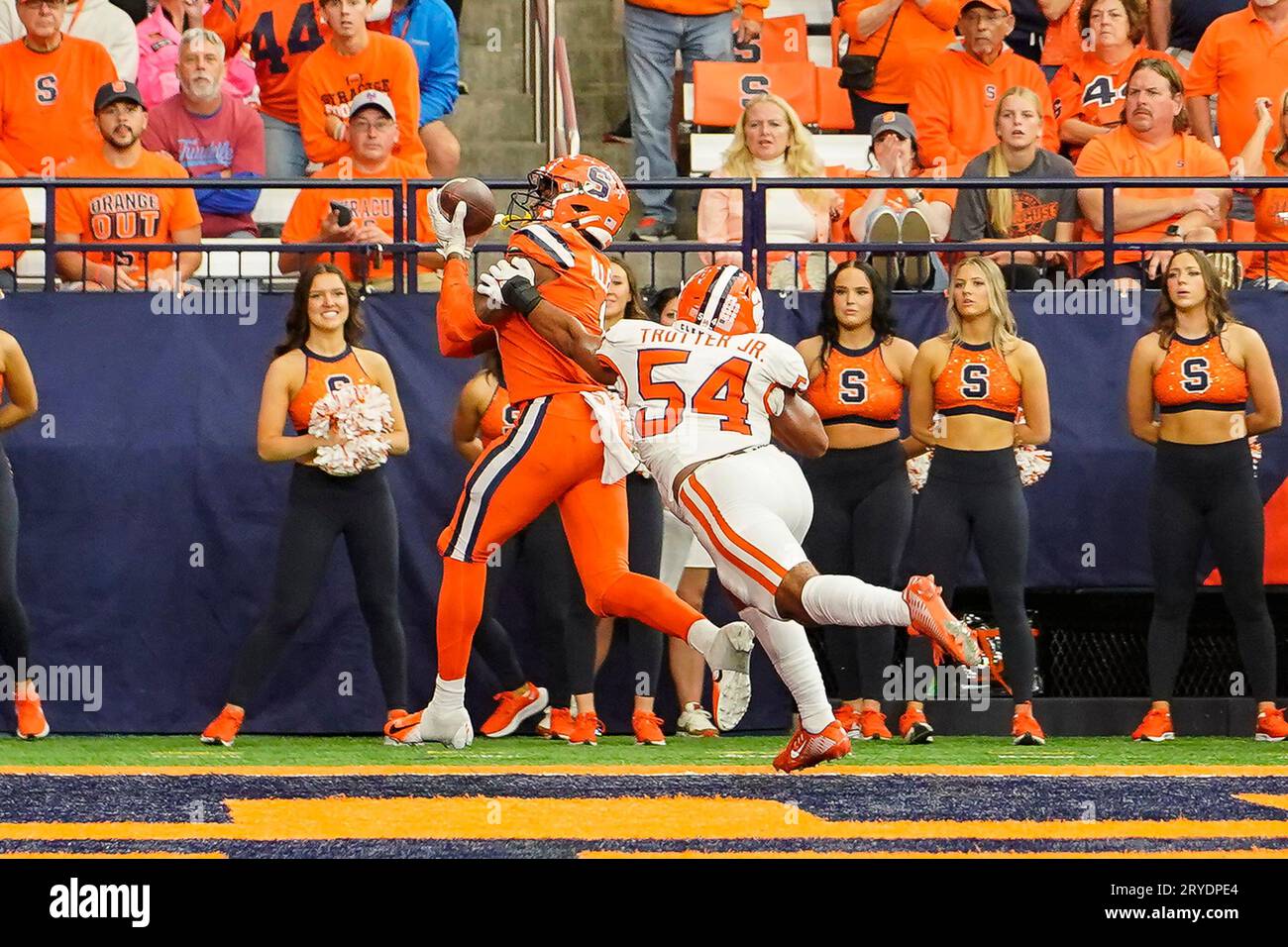 SYRACUSE, NY - SEPTEMBER 30: Syracuse Orange Running Back LeQuint Allen ...