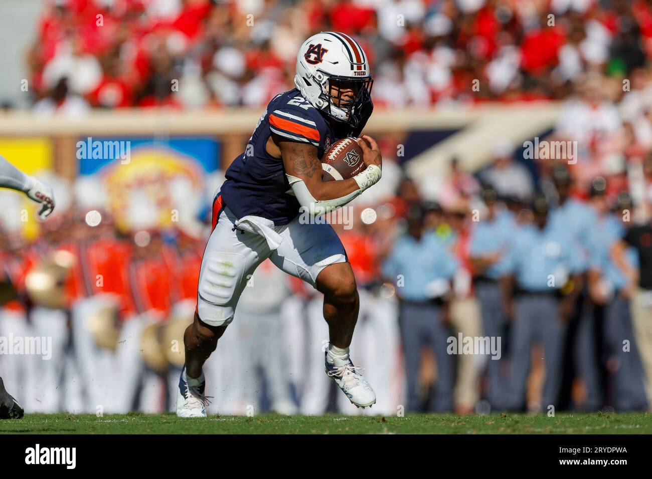 Auburn running back Jarquez Hunter (27) runs with the ball during the ...