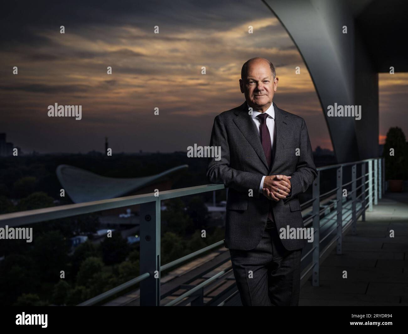 Bundeskanzler Olaf Scholz aufgenommen waehrend eines Interviews am 27. ...