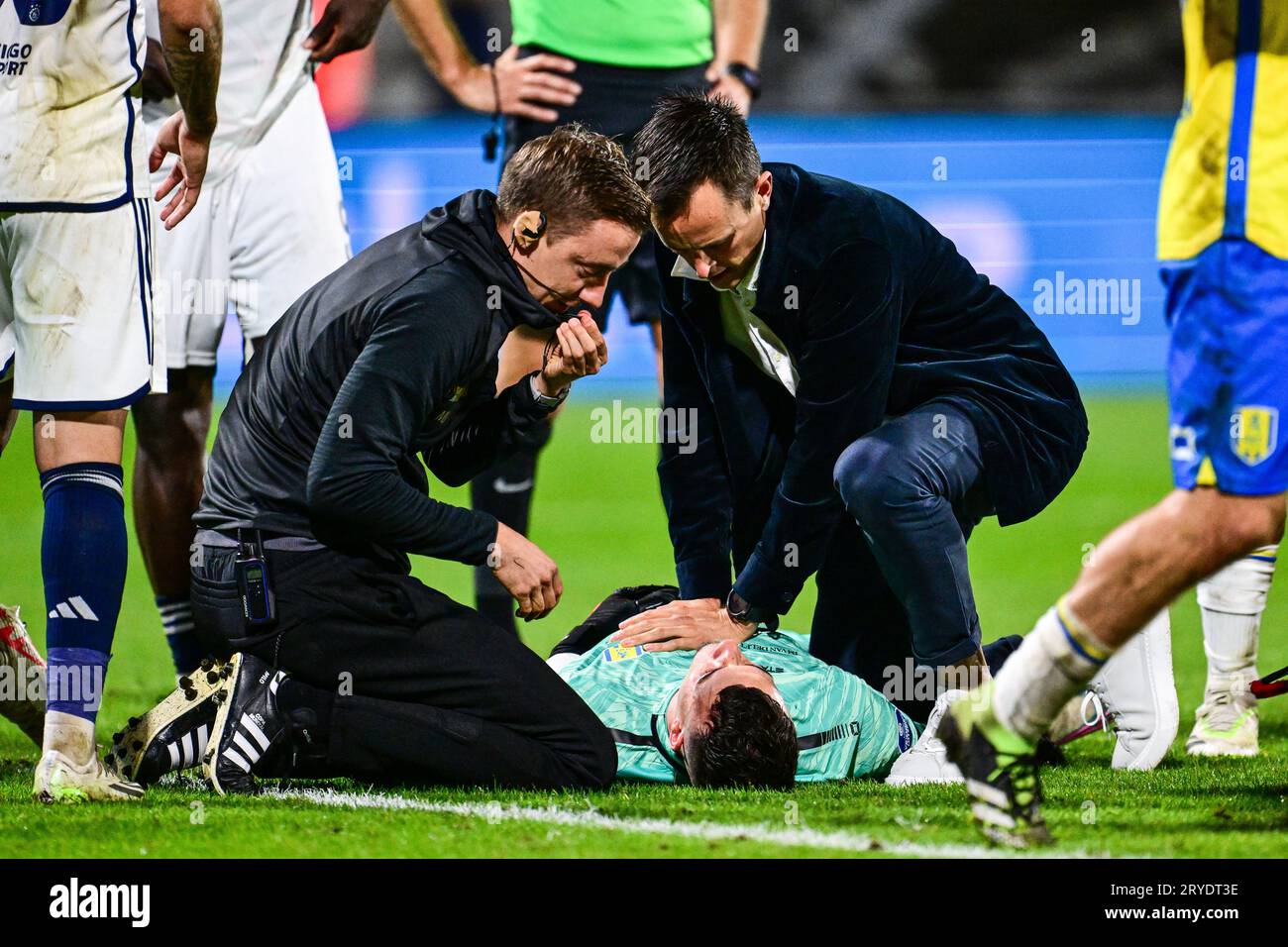 WAALWIJK - Serious injury to RKC Waalwijk goalkeeper Etienne Vaessen during the Dutch Eredivisie ...