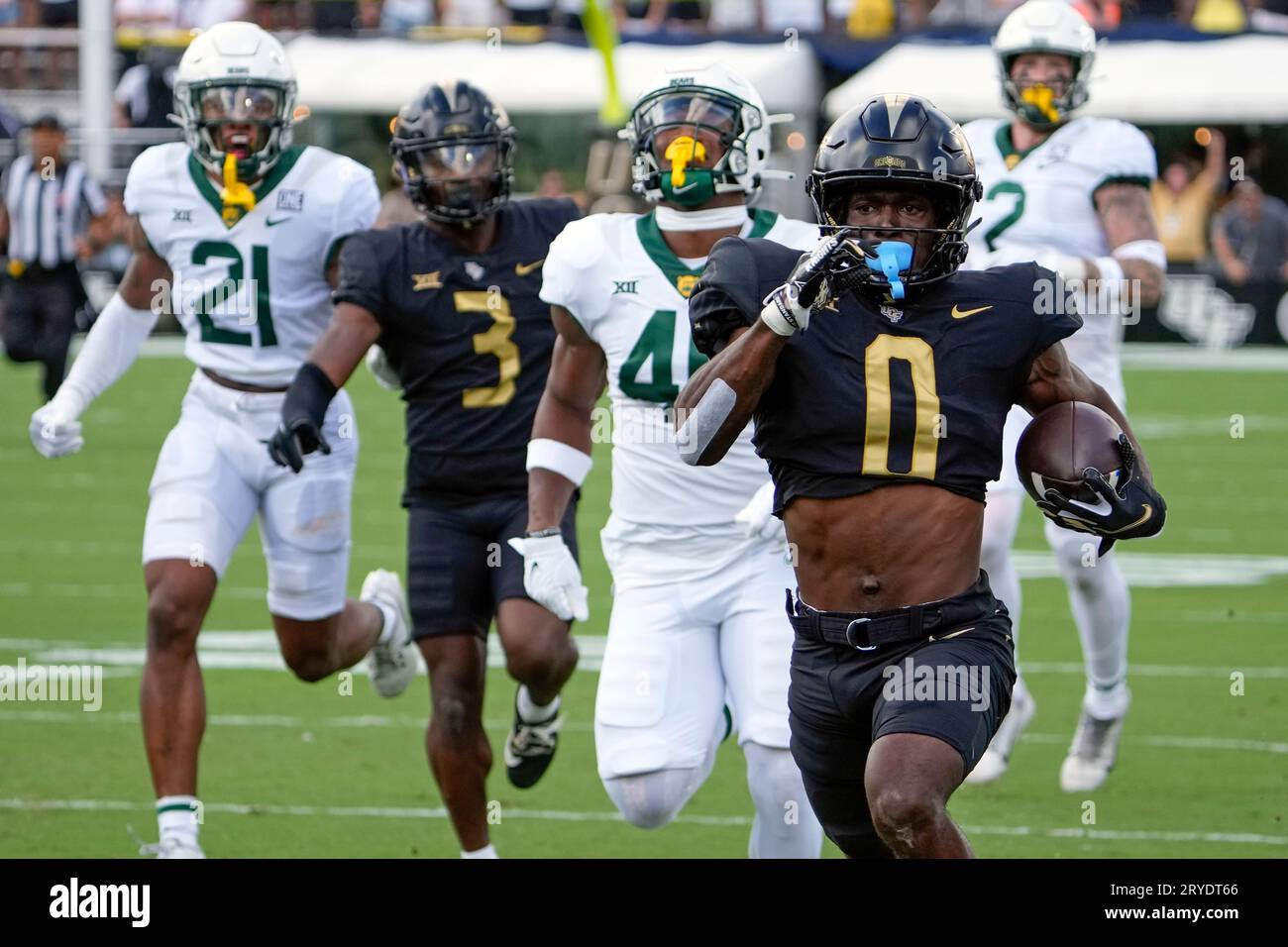 Central Florida running back Johnny Richardson (0) runs past Baylor ...