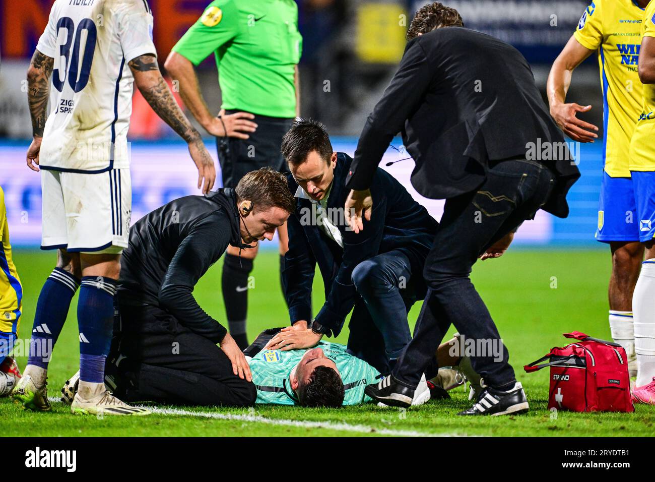 WAALWIJK - Serious injury to RKC Waalwijk goalkeeper Etienne Vaessen during the Dutch Eredivisie ...