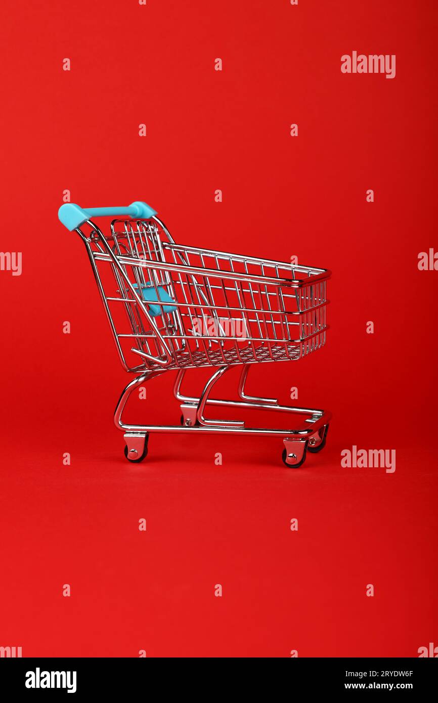 Red retail cart hi-res stock photography and images - Alamy