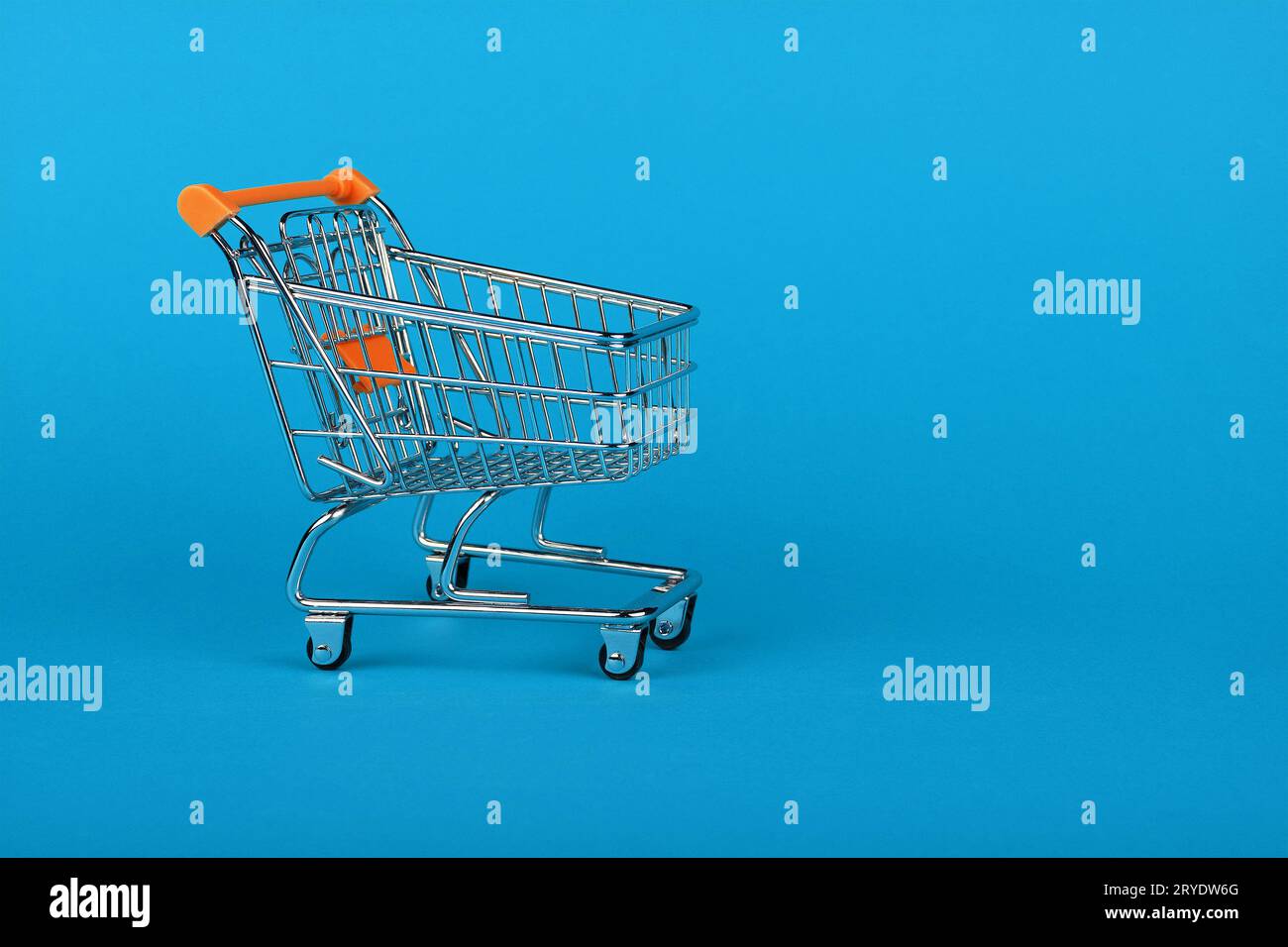 Blue retail hi-res stock photography and images - Alamy