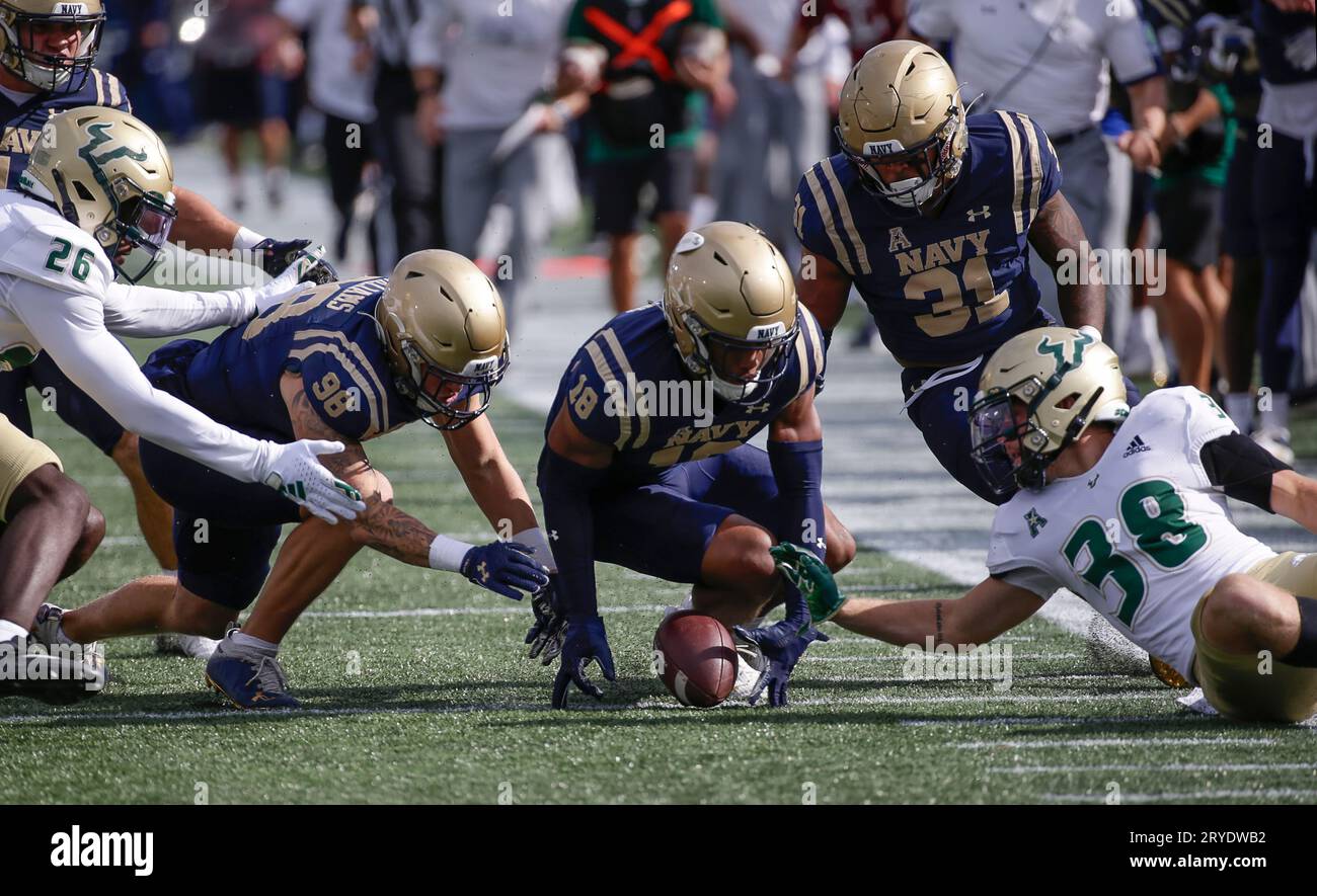September 30, 2023: Navy Midshipmen S #18 Rayuan Lane III picks up a ...
