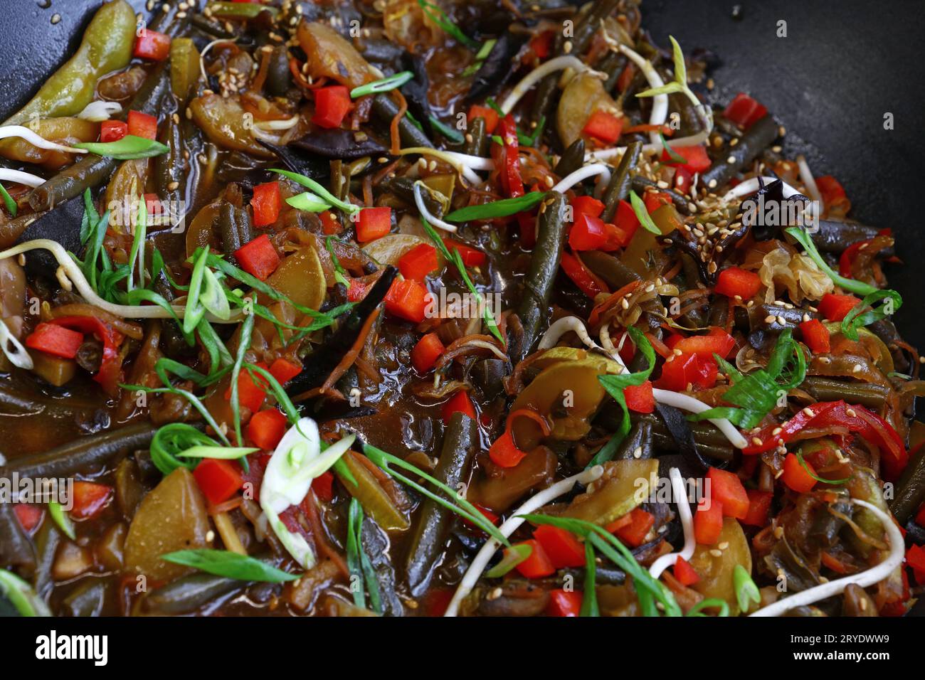 Asian vegetarian wok vegetables hi-res stock photography and images - Alamy