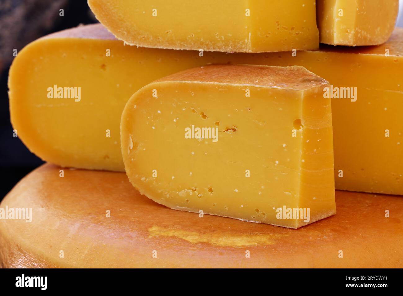 Dutch cheese wheel hi-res stock photography and images - Alamy