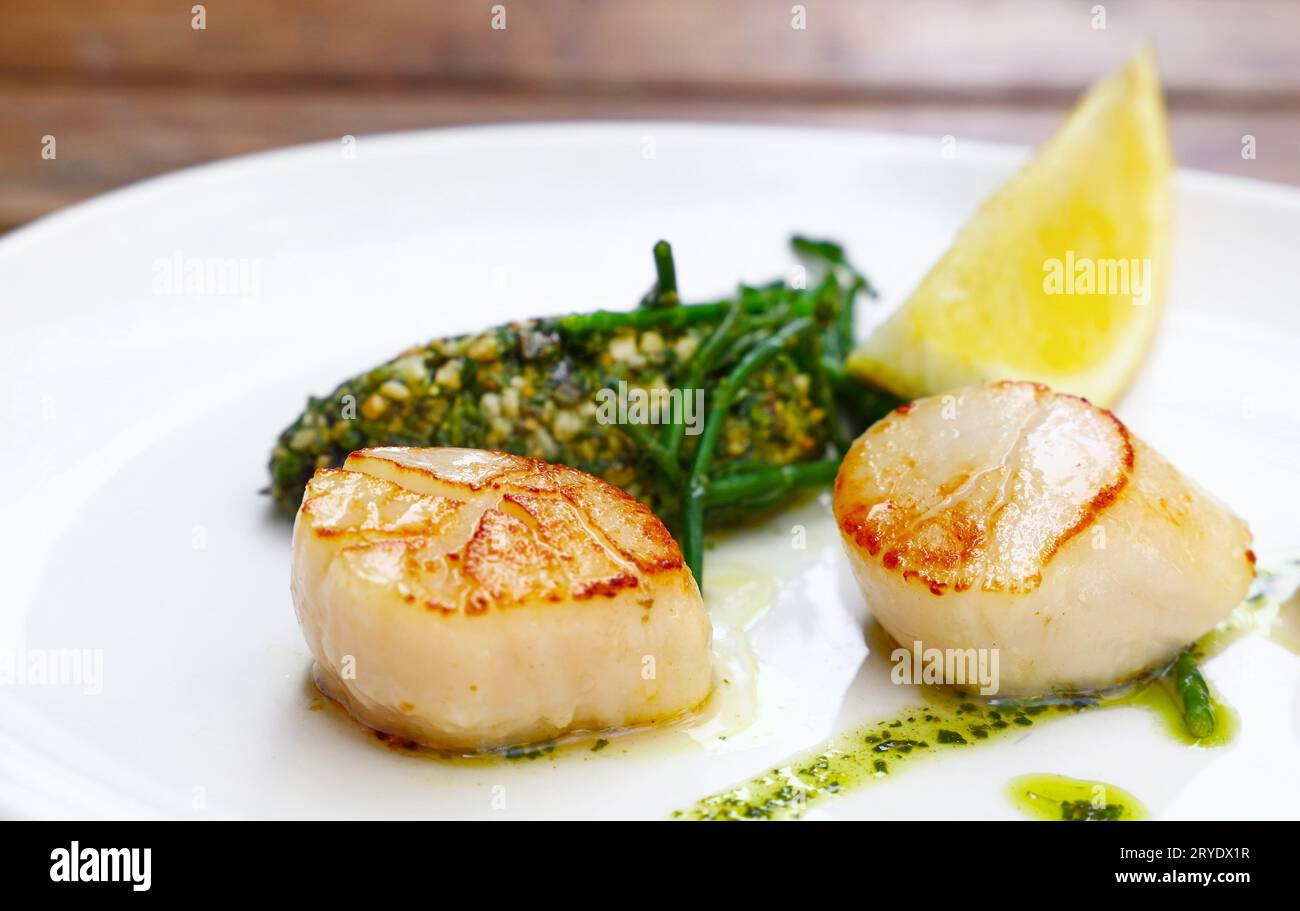 Scallops plate hi-res stock photography and images - Alamy