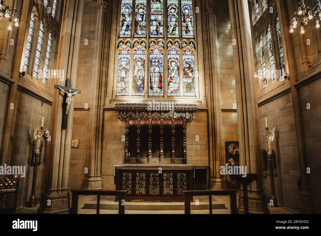 Wakefield cathedral windows hi-res stock photography and images - Alamy