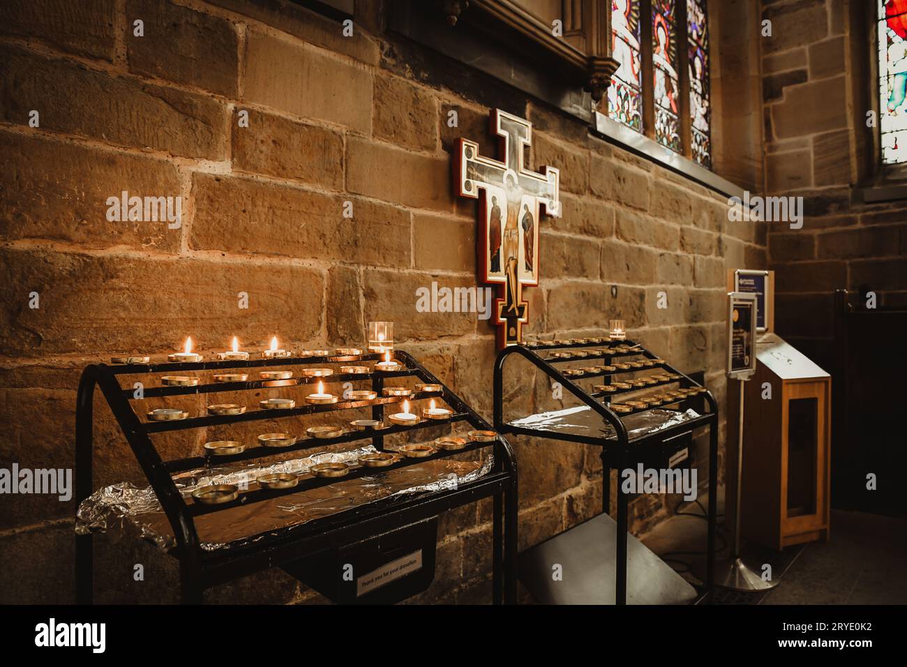 Wakefield cathedral windows hi-res stock photography and images - Alamy