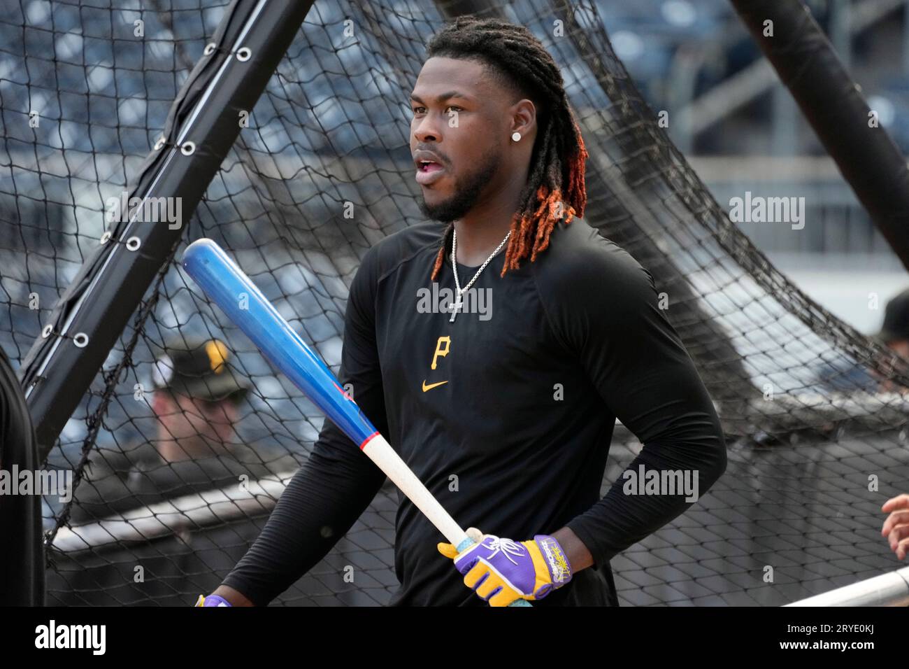 Pittsburgh Pirates' Oneal Cruz takes batting practice before a baseball ...