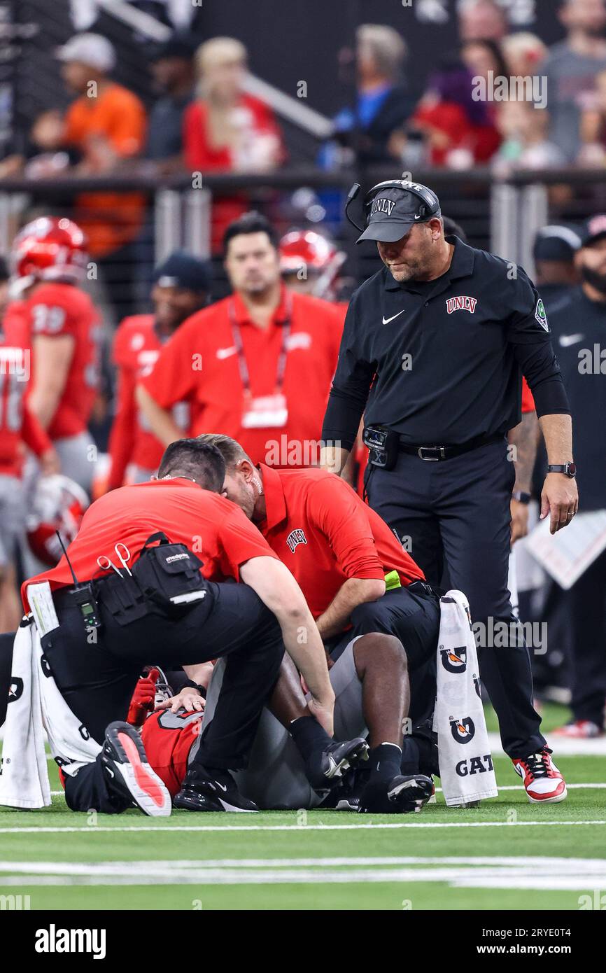 College football player injured hi-res stock photography and images - Alamy