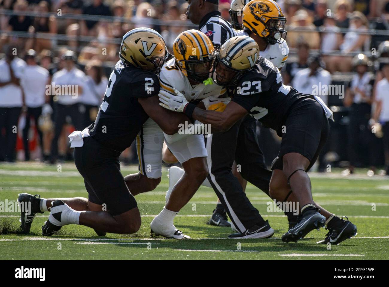 Nashville, Tennessee, USA. 30th Sep, 2023. Missouri Tigers wide ...