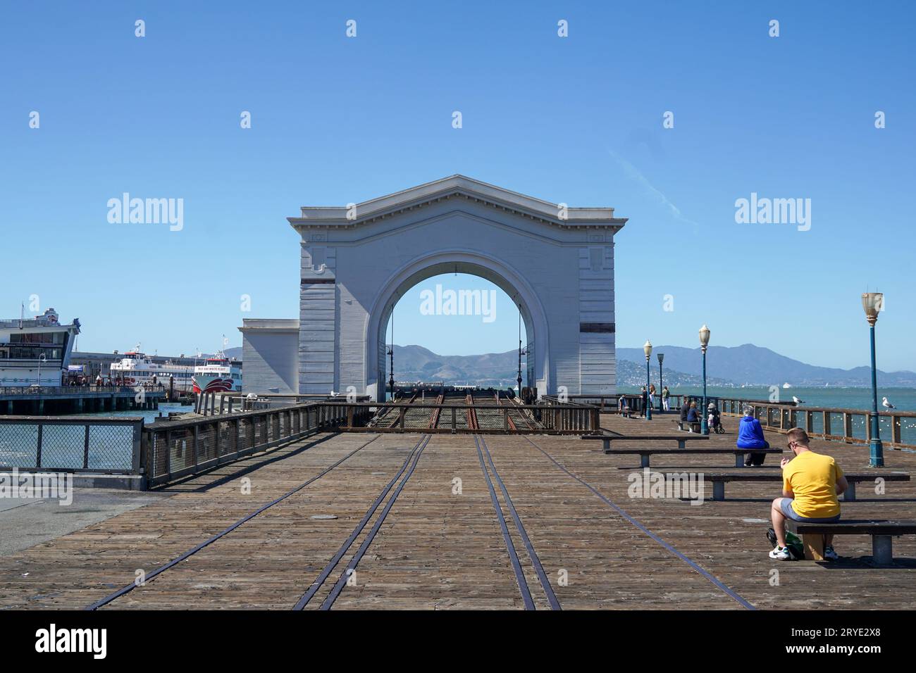 The Historic Pier 43 Ferry Arch in San Francisco's Fisherman's Wharf ...