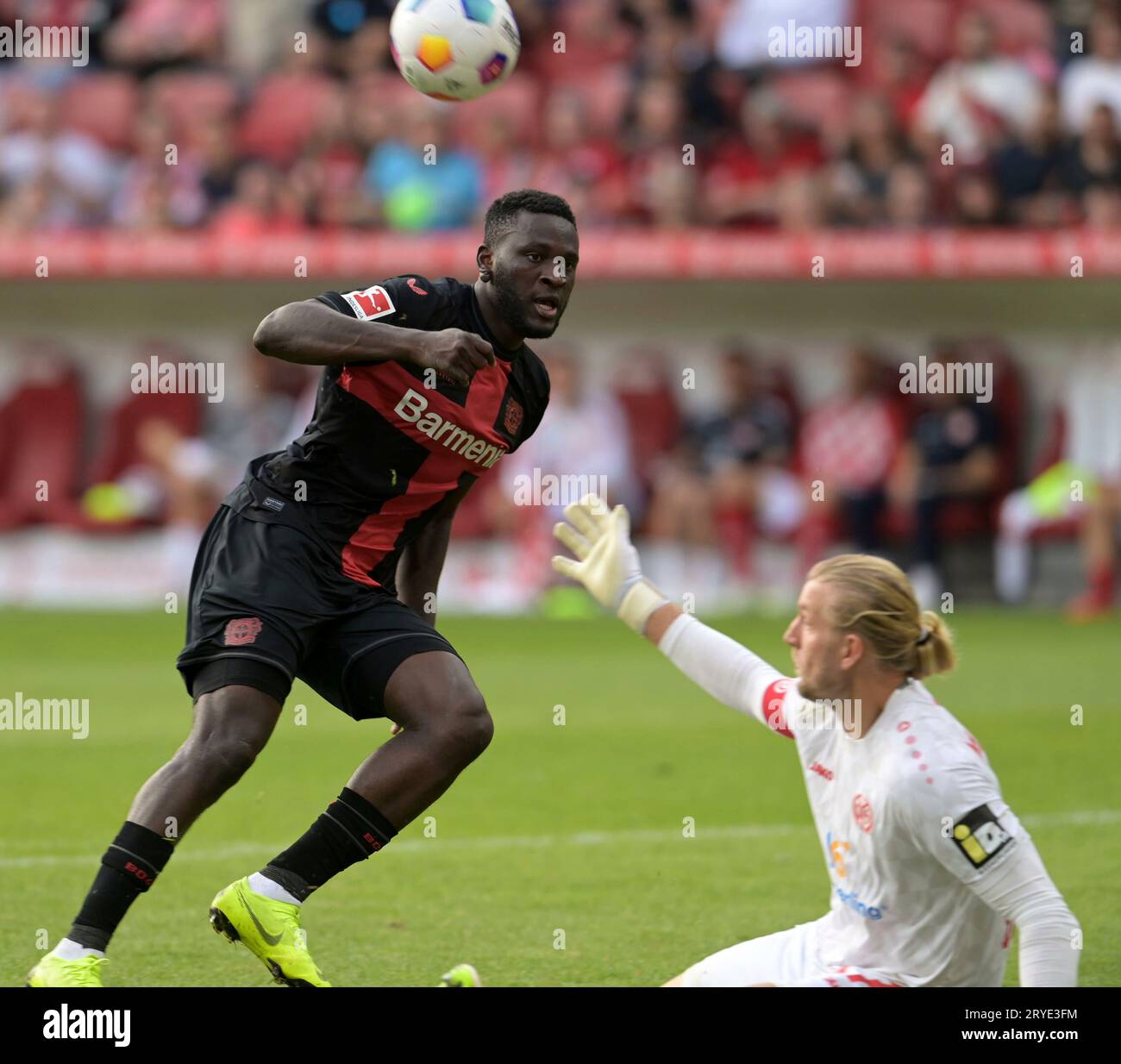 Mainz, Deutschland. 30th Sep, 2023. Victor Boniface fotografiert beim ...