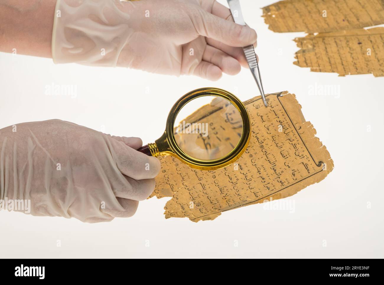 Ancient muslim writing hi-res stock photography and images - Alamy
