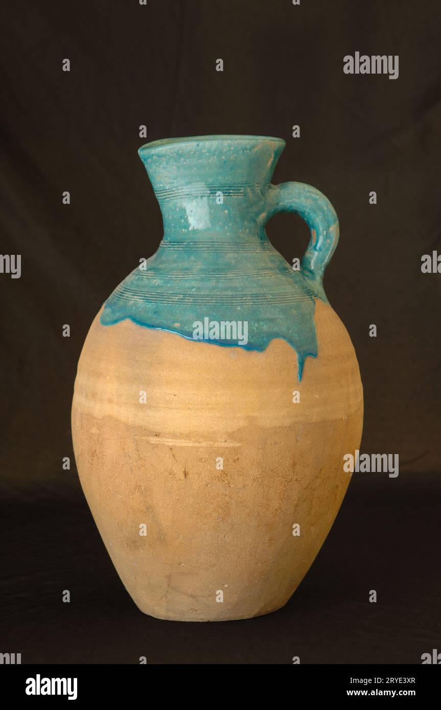 Antique islamic pitcher hi-res stock photography and images - Alamy