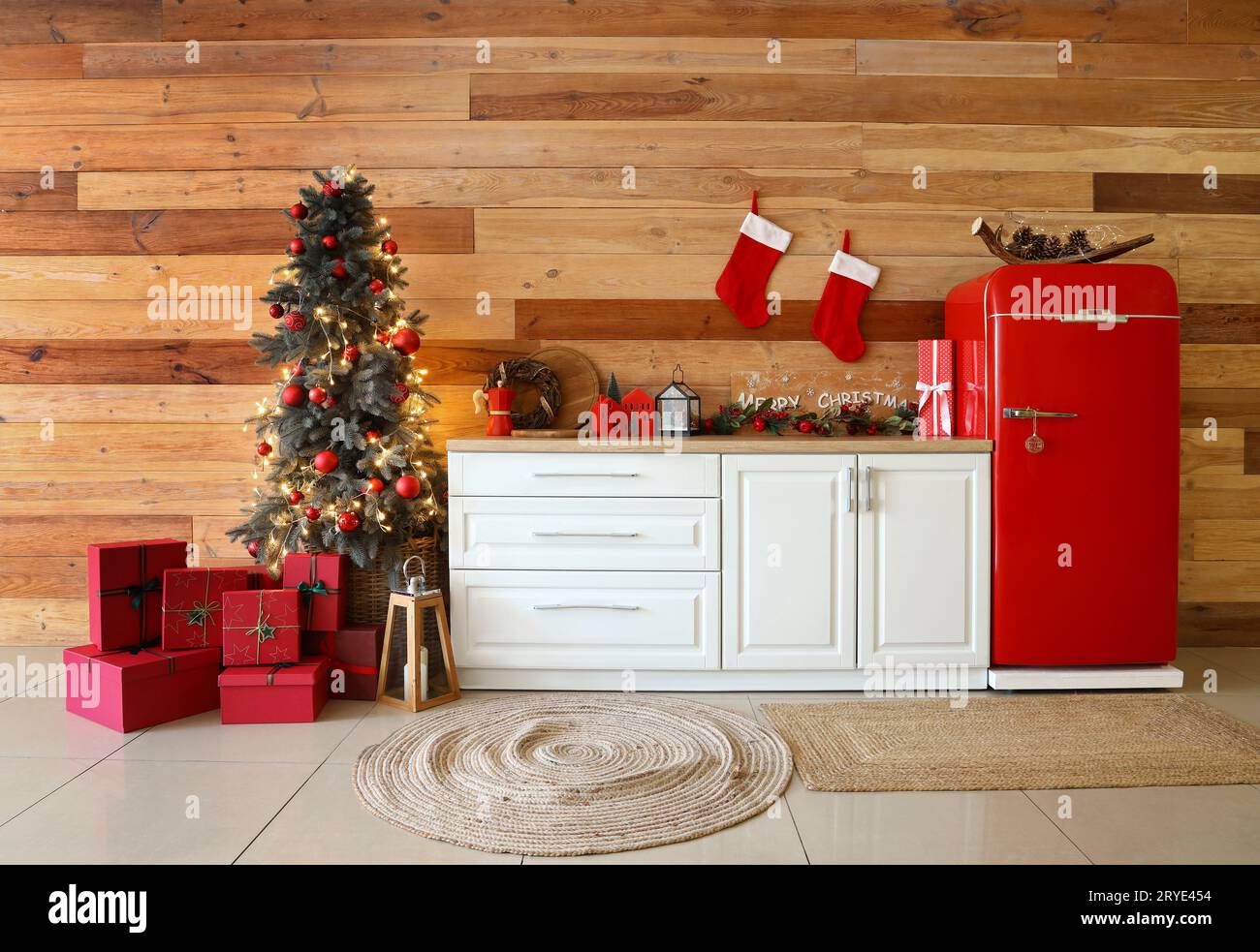 Christmas kitchen fridge hi-res stock photography and images - Alamy