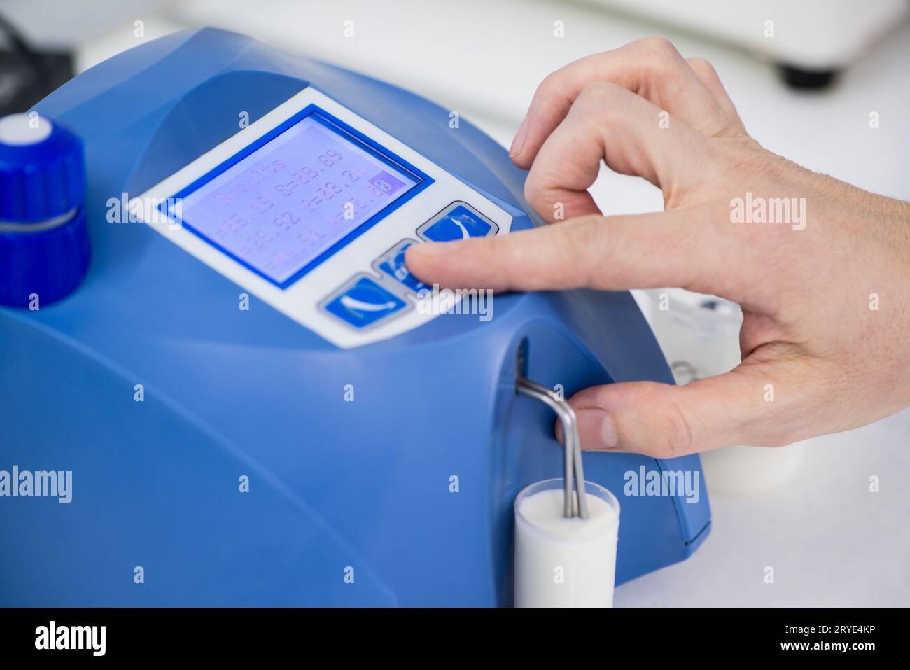 Milk laboratory hi-res stock photography and images - Alamy
