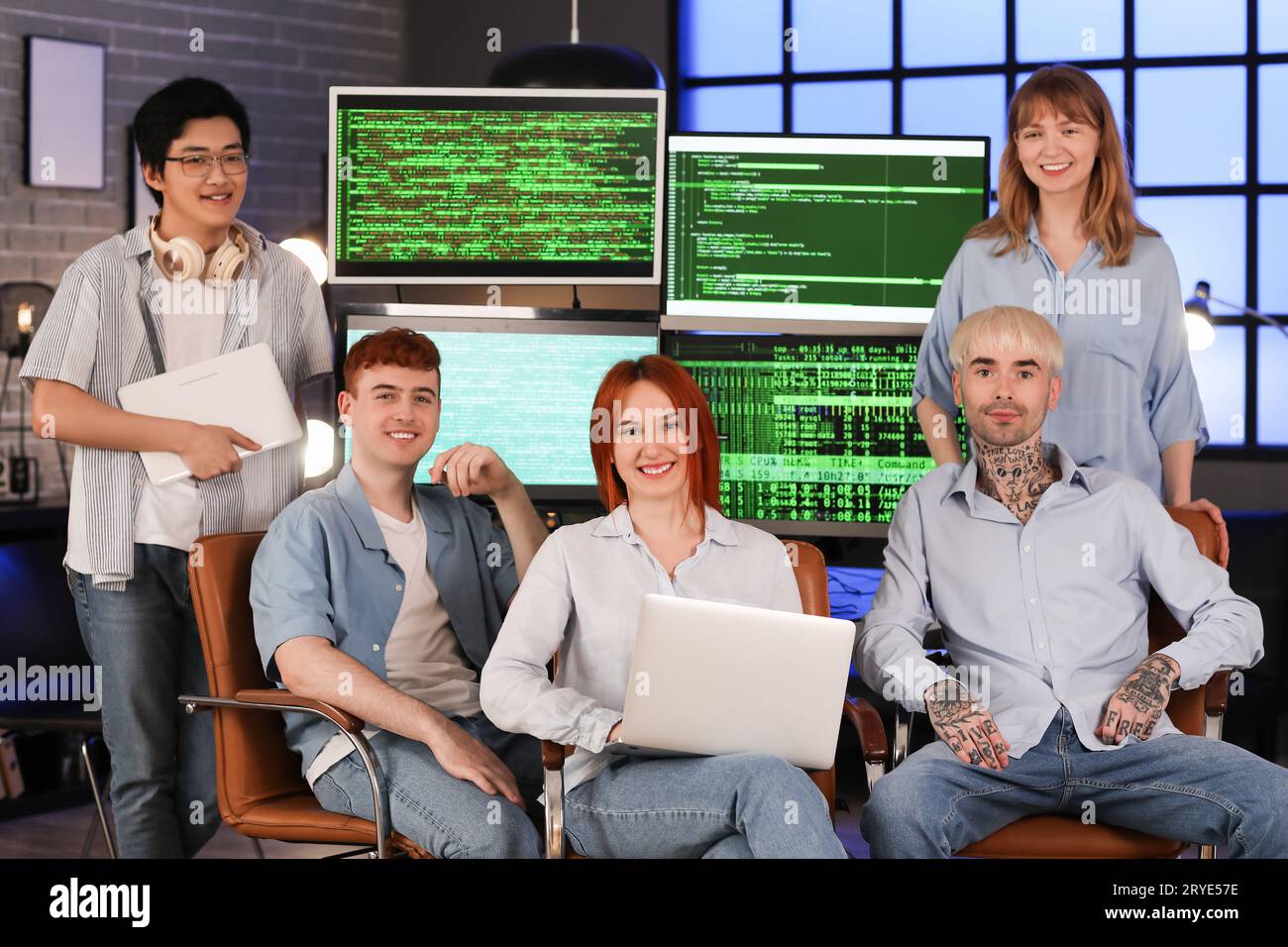 Team programmers working night hi-res stock photography and images - Alamy