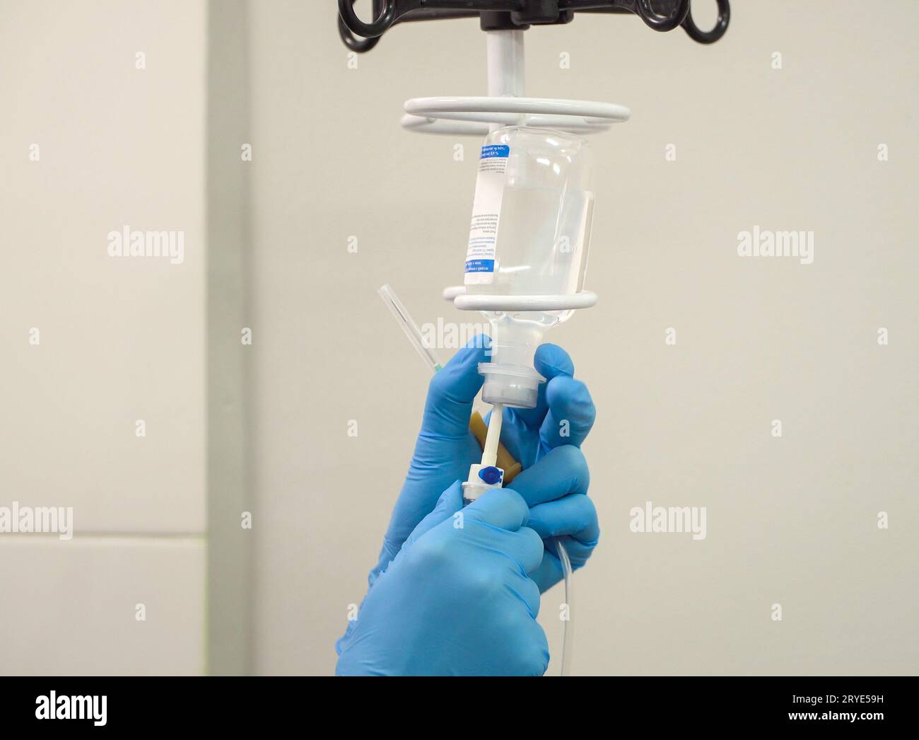 Saline solution hi-res stock photography and images - Alamy