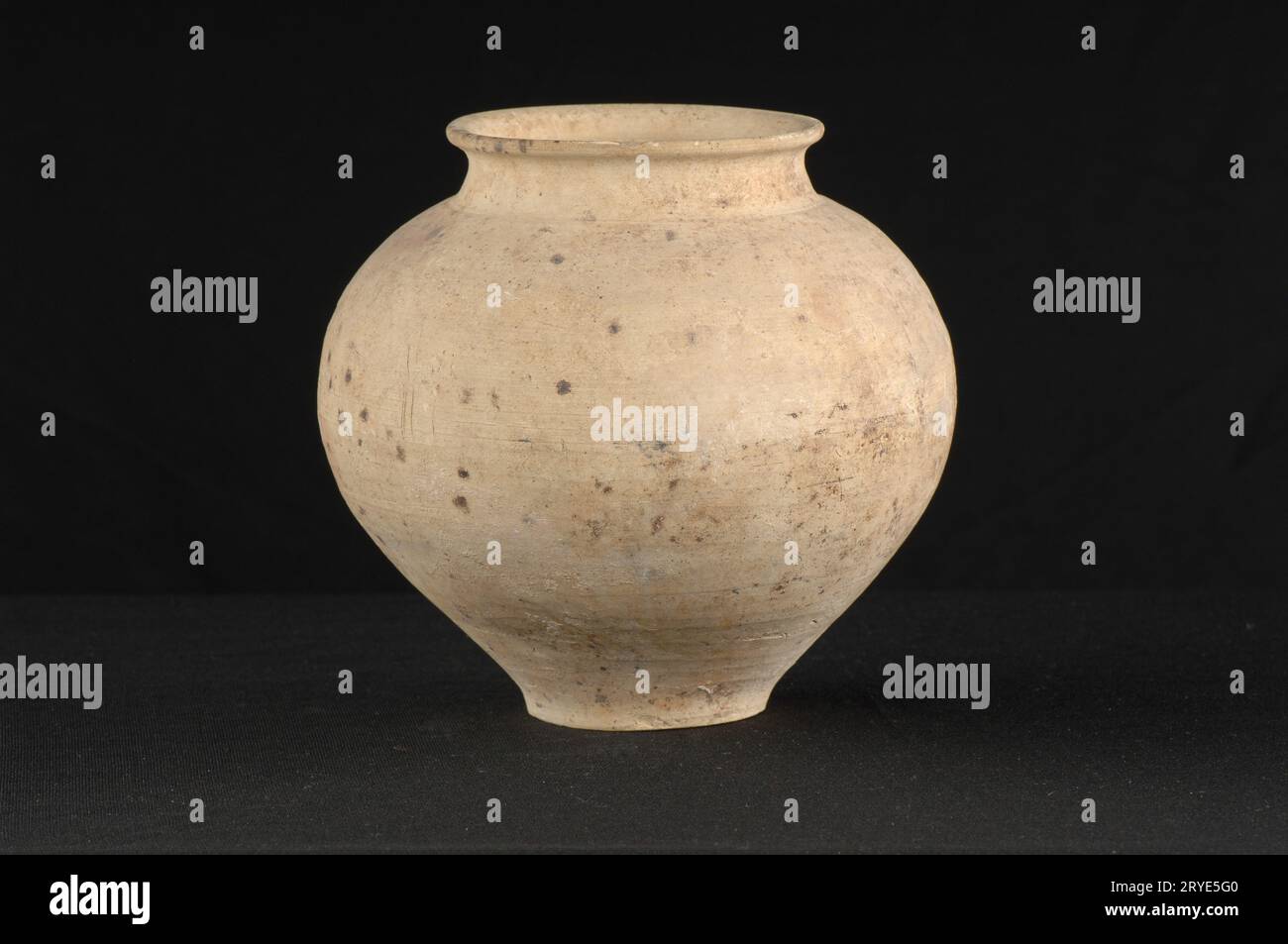 Asian pot cloth hi-res stock photography and images - Alamy